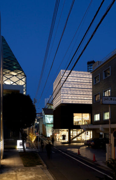 Marc Jacobs Tokyo Flagship Resembles Luminous Lantern With Lumiflon ...